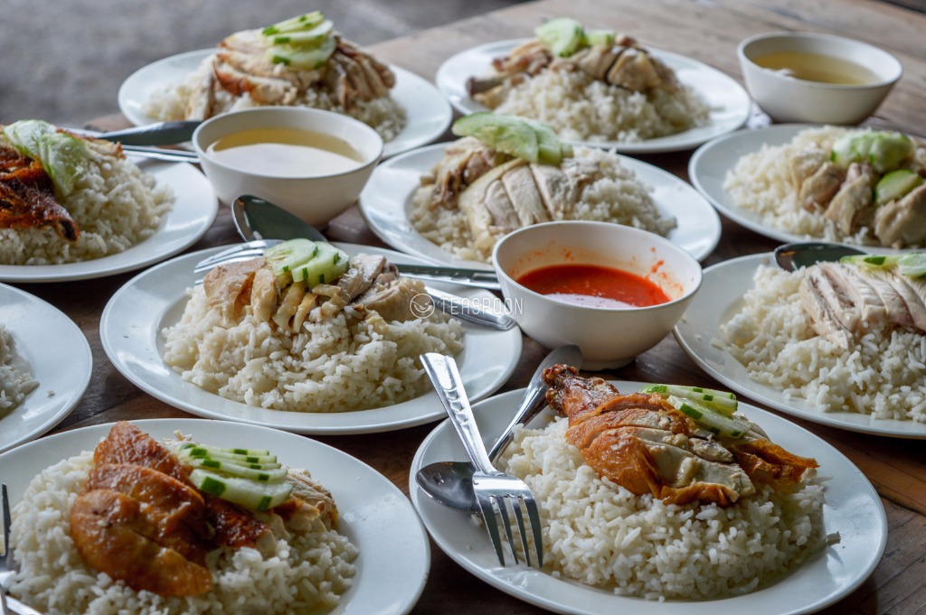 Cheapest Chicken Rice in Kuching! - Teaspoon