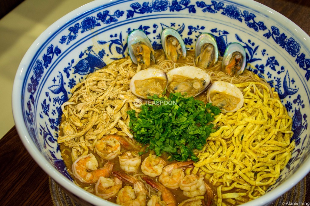 【Biggest Bowl of Laksa in Kuching!!】 - Teaspoon